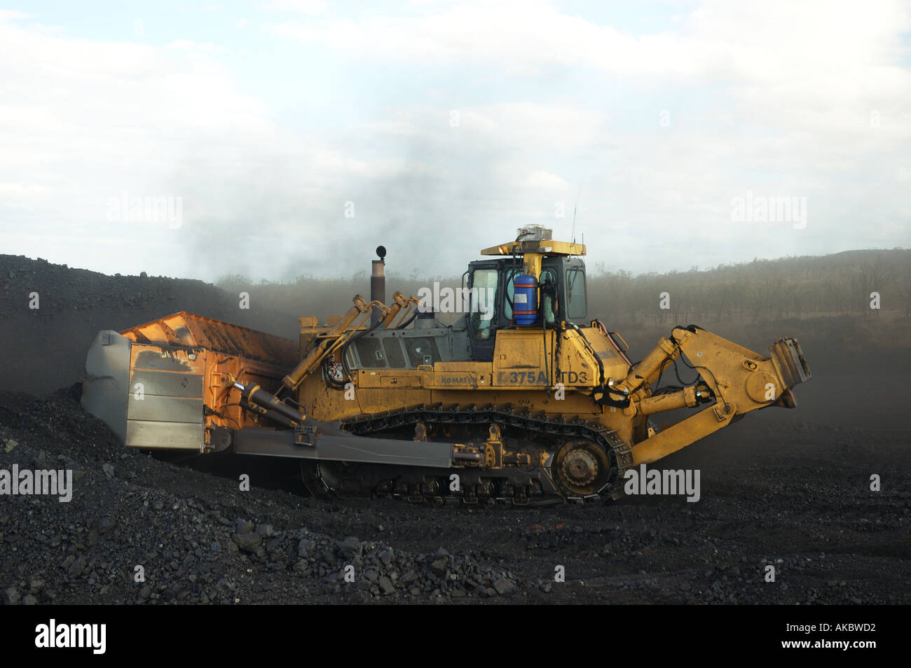 Front end loader coal mine Central Queensland Australia Stock Photo - Alamy