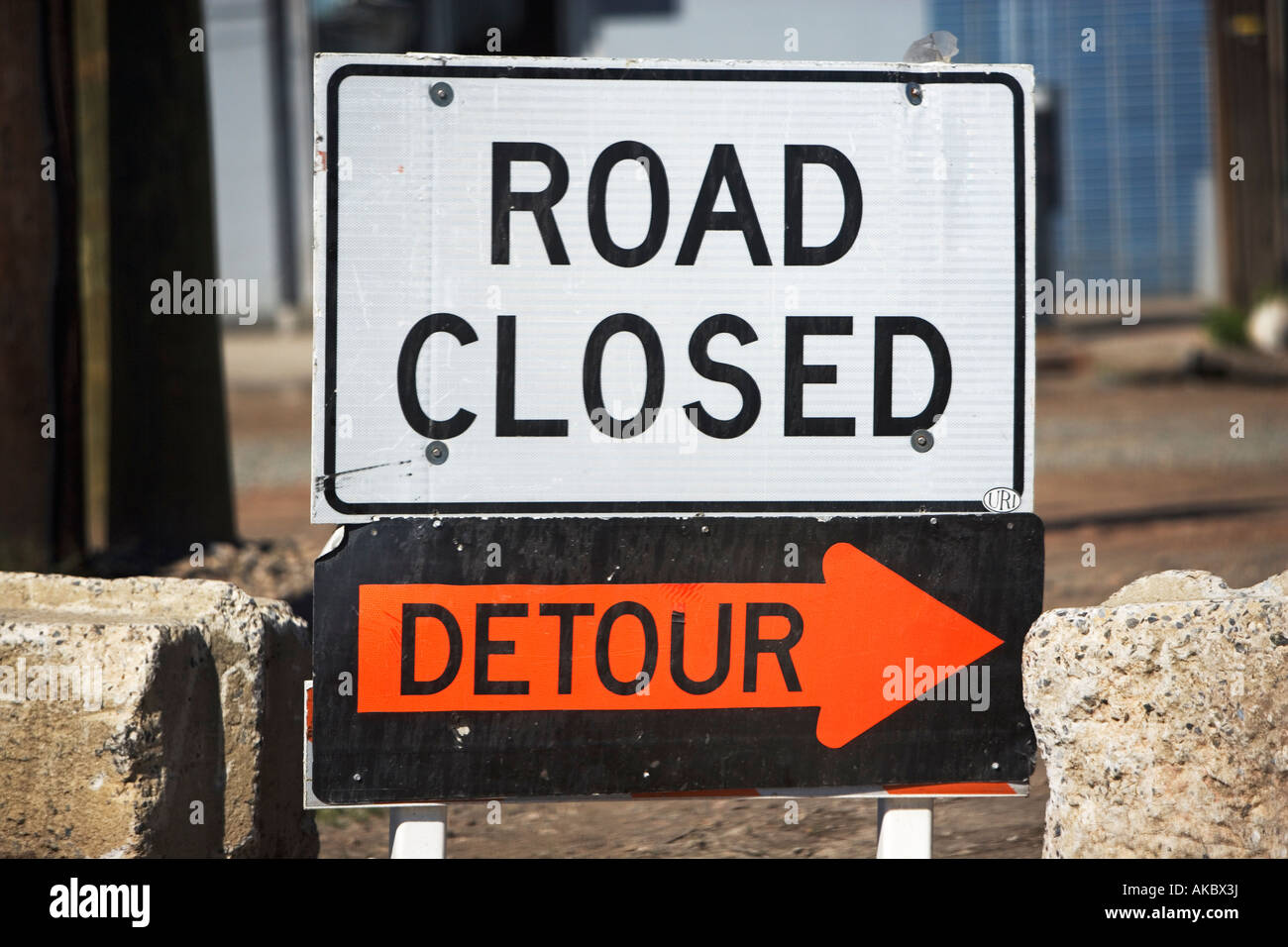 3889 ROAD CLOSED, ARROWS, SIGNS, ROAD SIGNS, TRAFFIC, COMMUNICATIONS ...