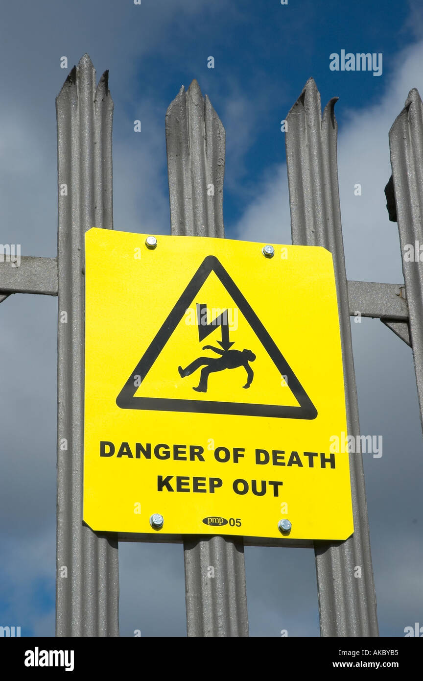 Danger of death keep out warning sign Stock Photo - Alamy