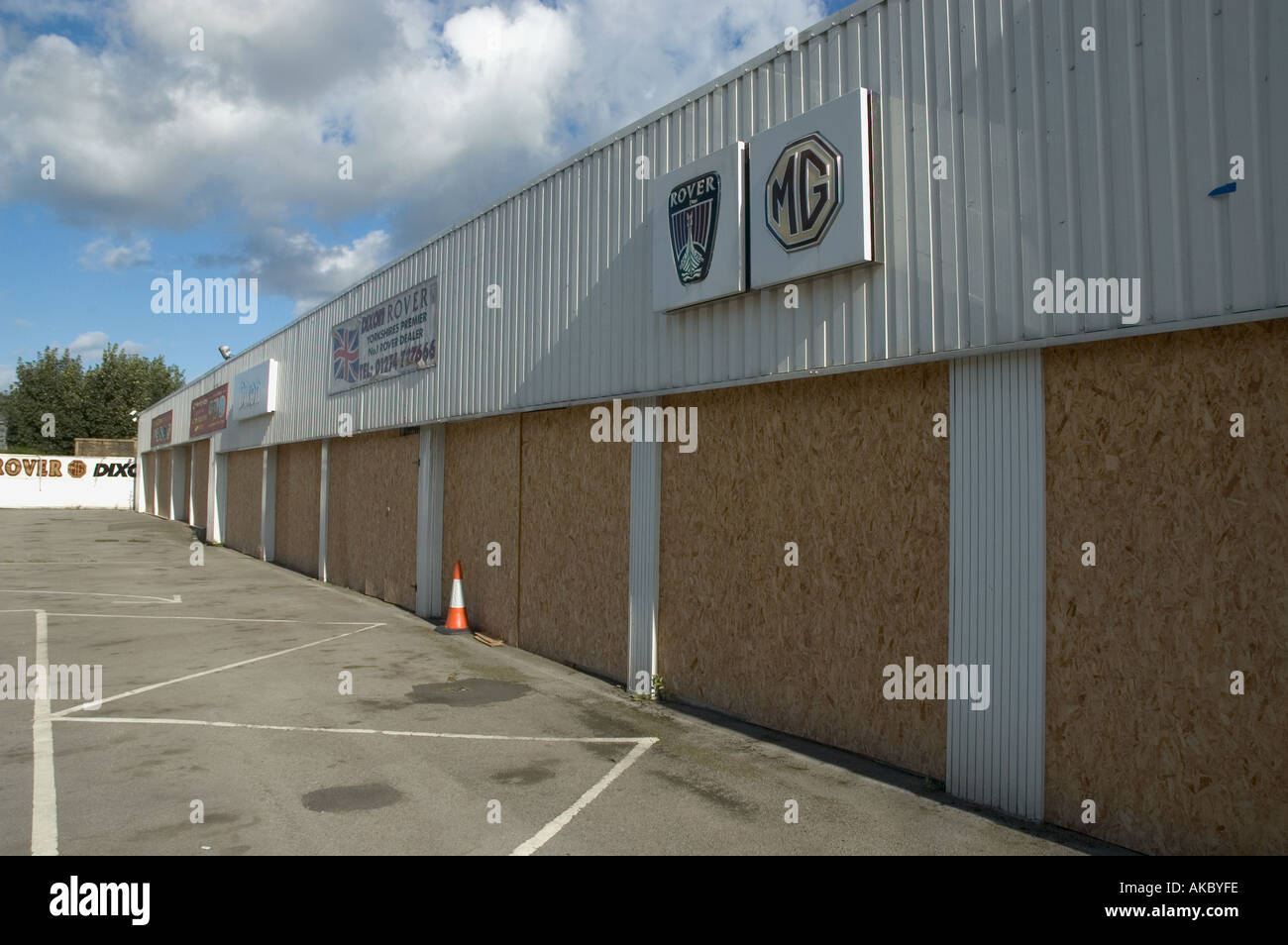 MG Rover dealer closed and boarded up after the collapse of the Rover ...