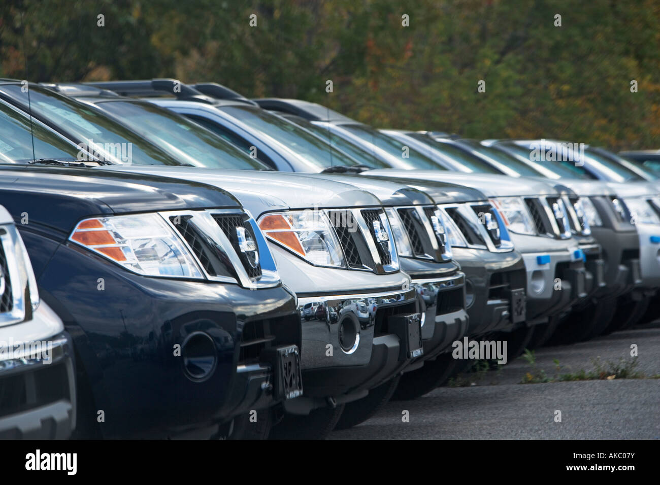 CARS, CARS IN A ROW, NEW CAR LOT, BUSINESS, COMMERCE, CAR DEALERSHIP ...