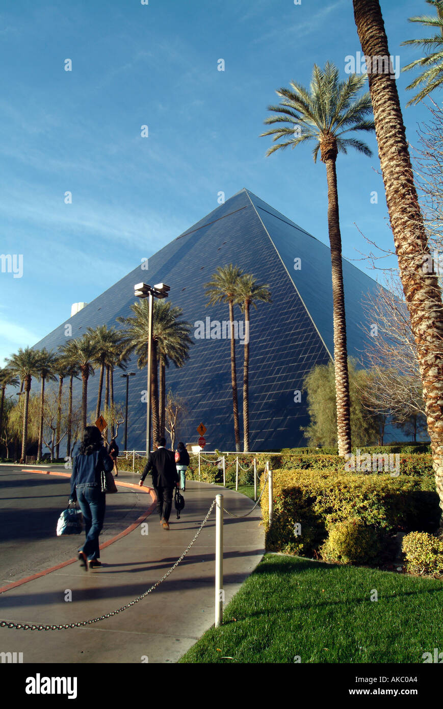 Luxor hotel pyramid hi-res stock photography and images - Alamy