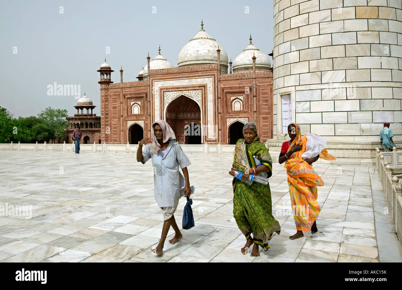 People visiting Taj Mahal monument. Agra. India Stock Photo - Alamy