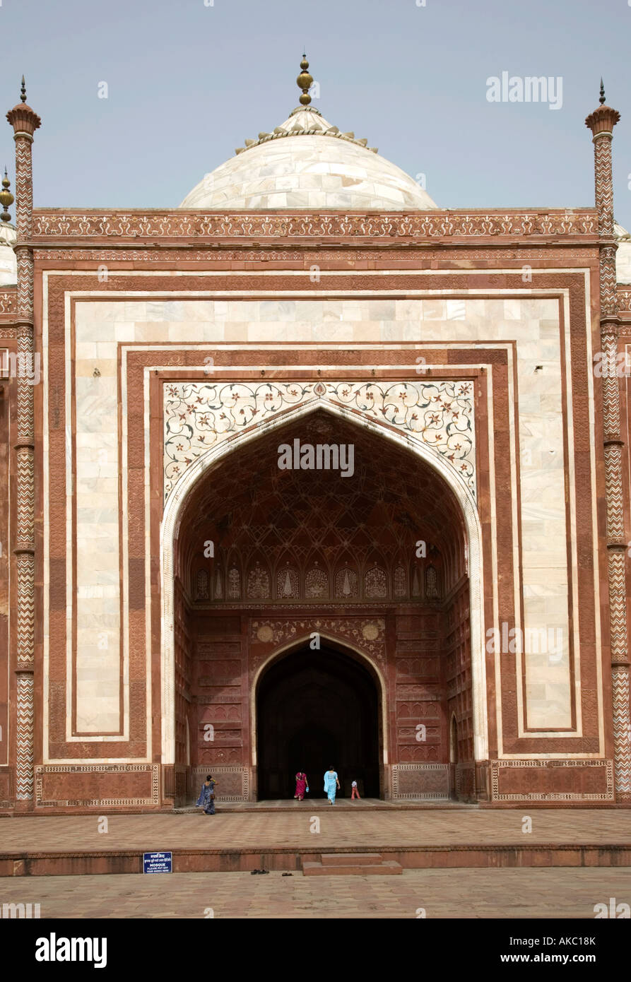 Mosque. Taj Mahal. Agra. India Stock Photo - Alamy