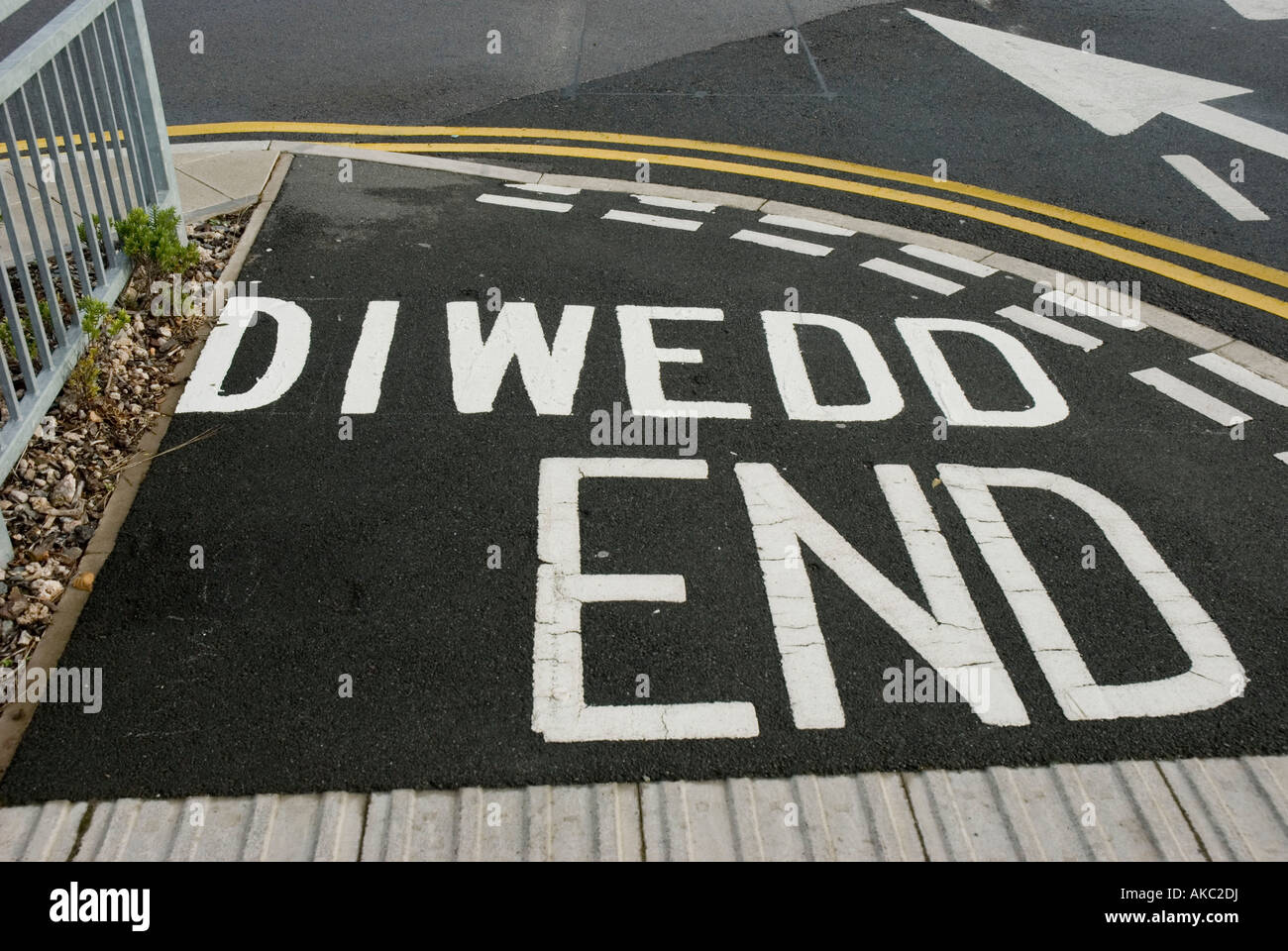 Welsh road sign hi-res stock photography and images - Alamy