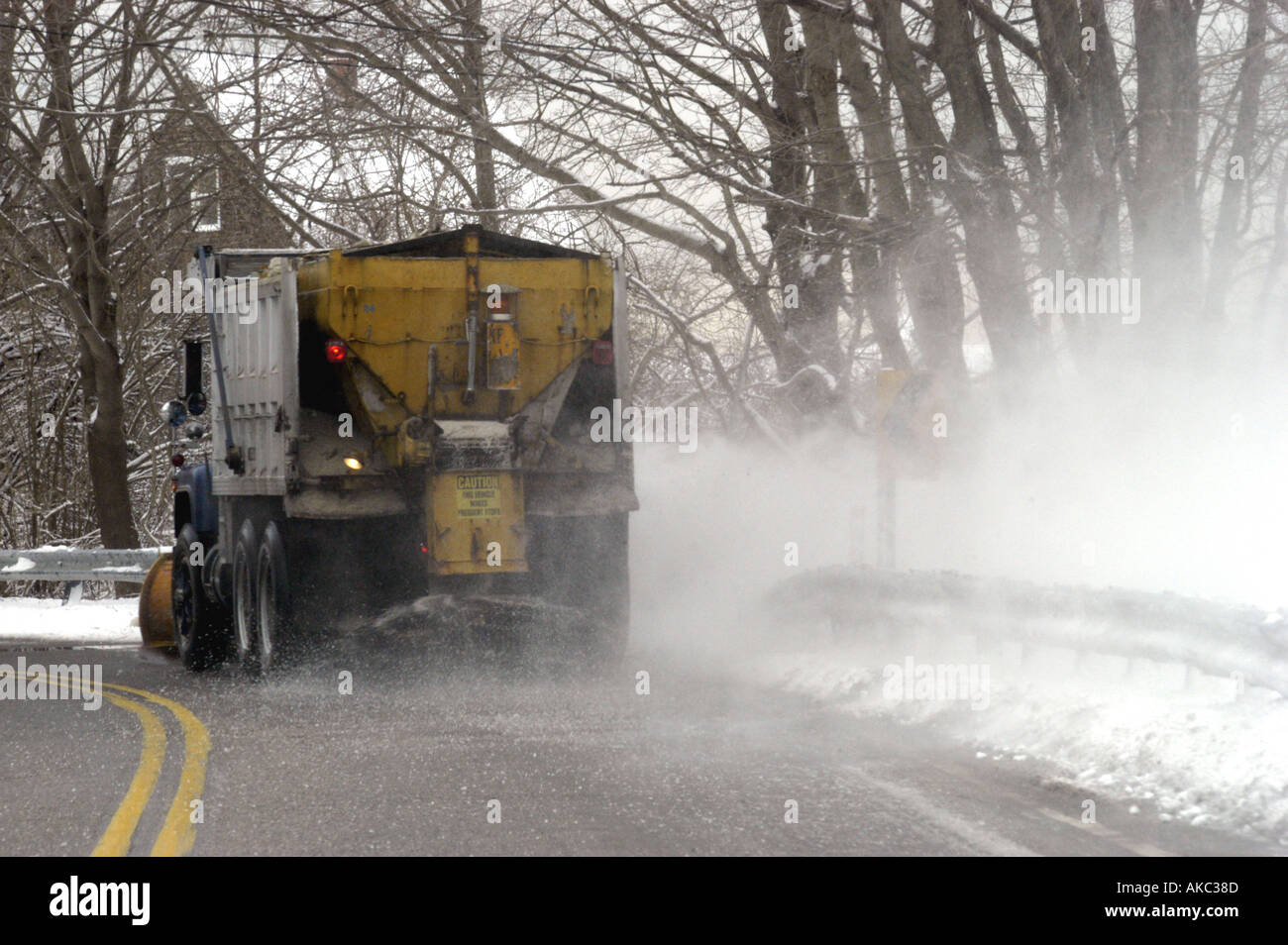 Truck spreading salt winter hi-res stock photography and images - Alamy
