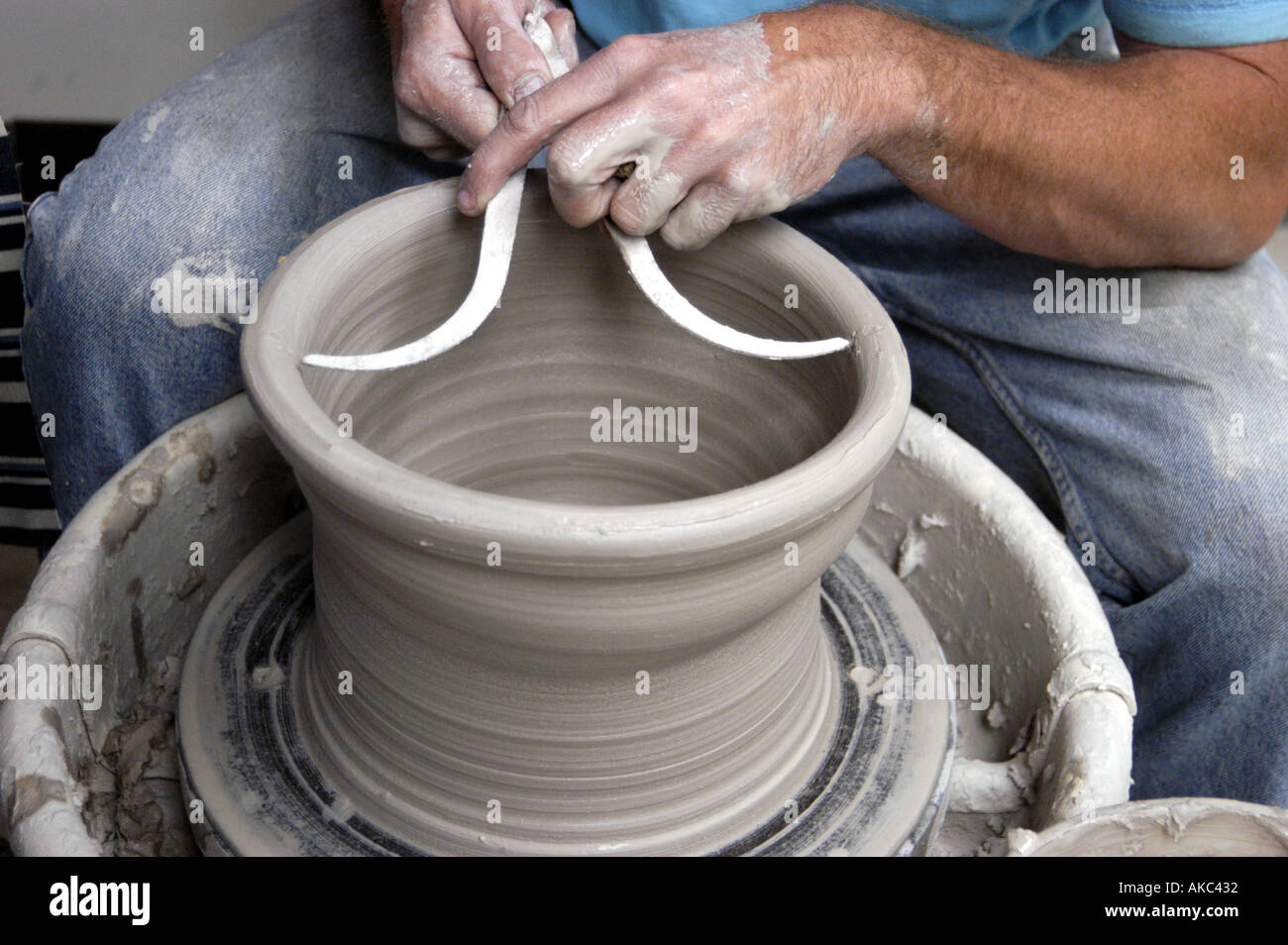 Male potter using pottery wheel hi-res stock photography and images - Alamy