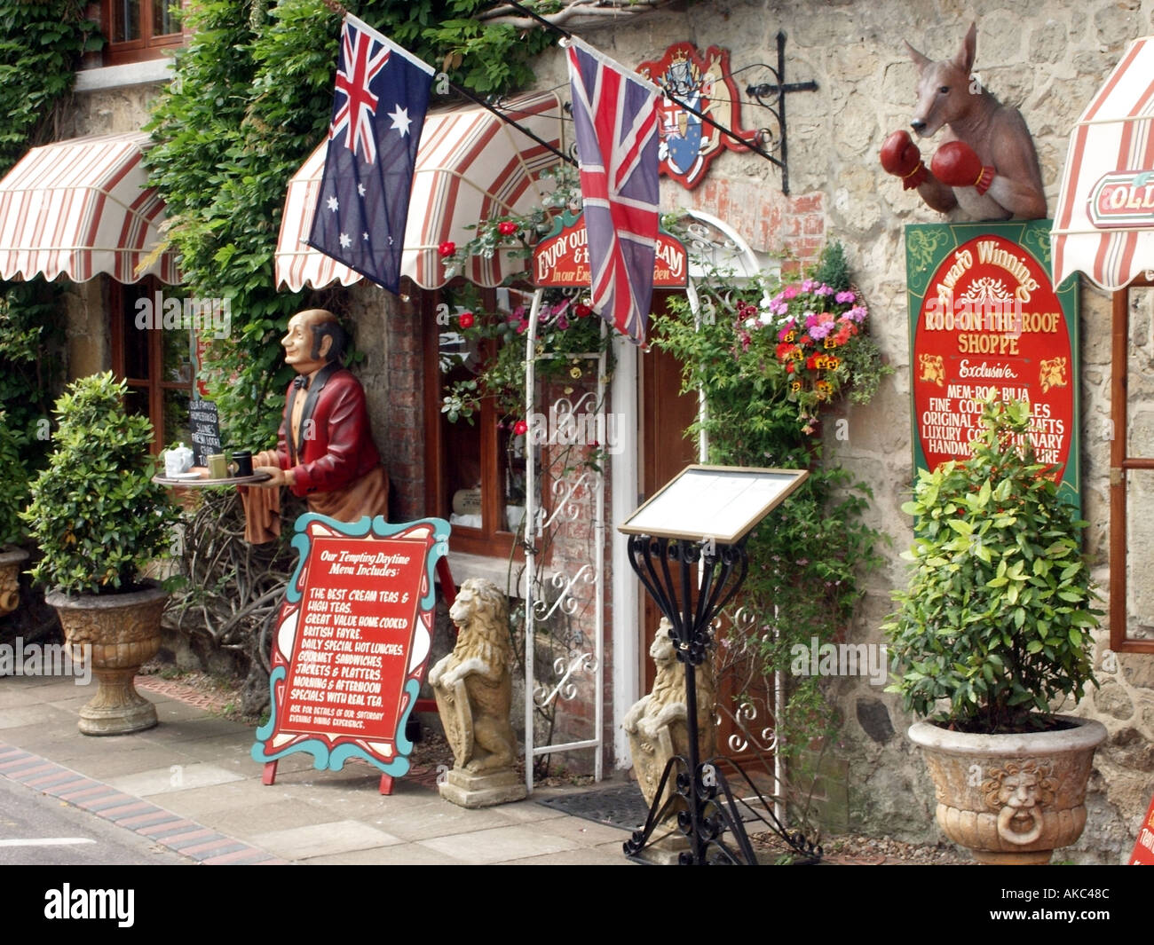 Tea rooms godshill hi-res stock photography and images - Alamy