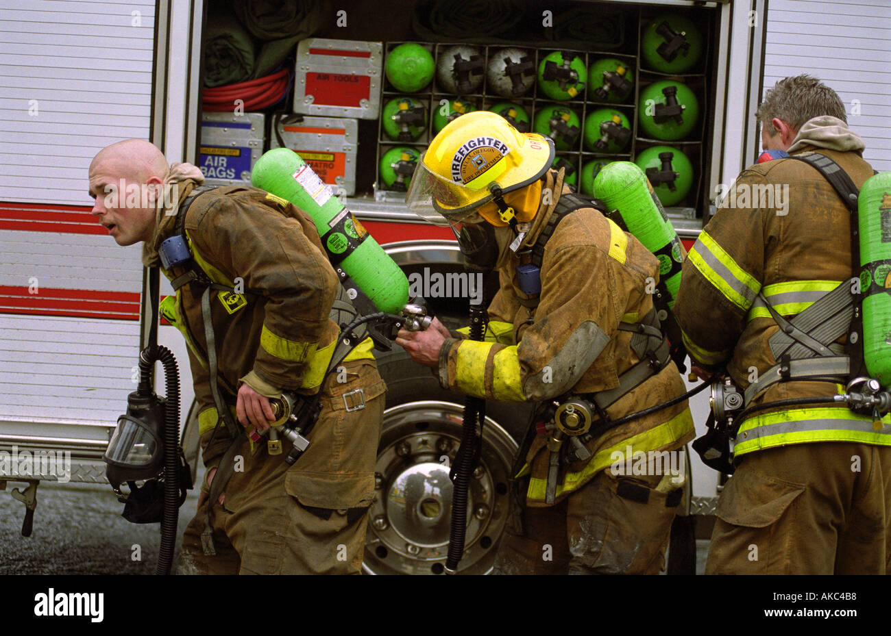 Preparing to put out a fire hi-res stock photography and images - Alamy