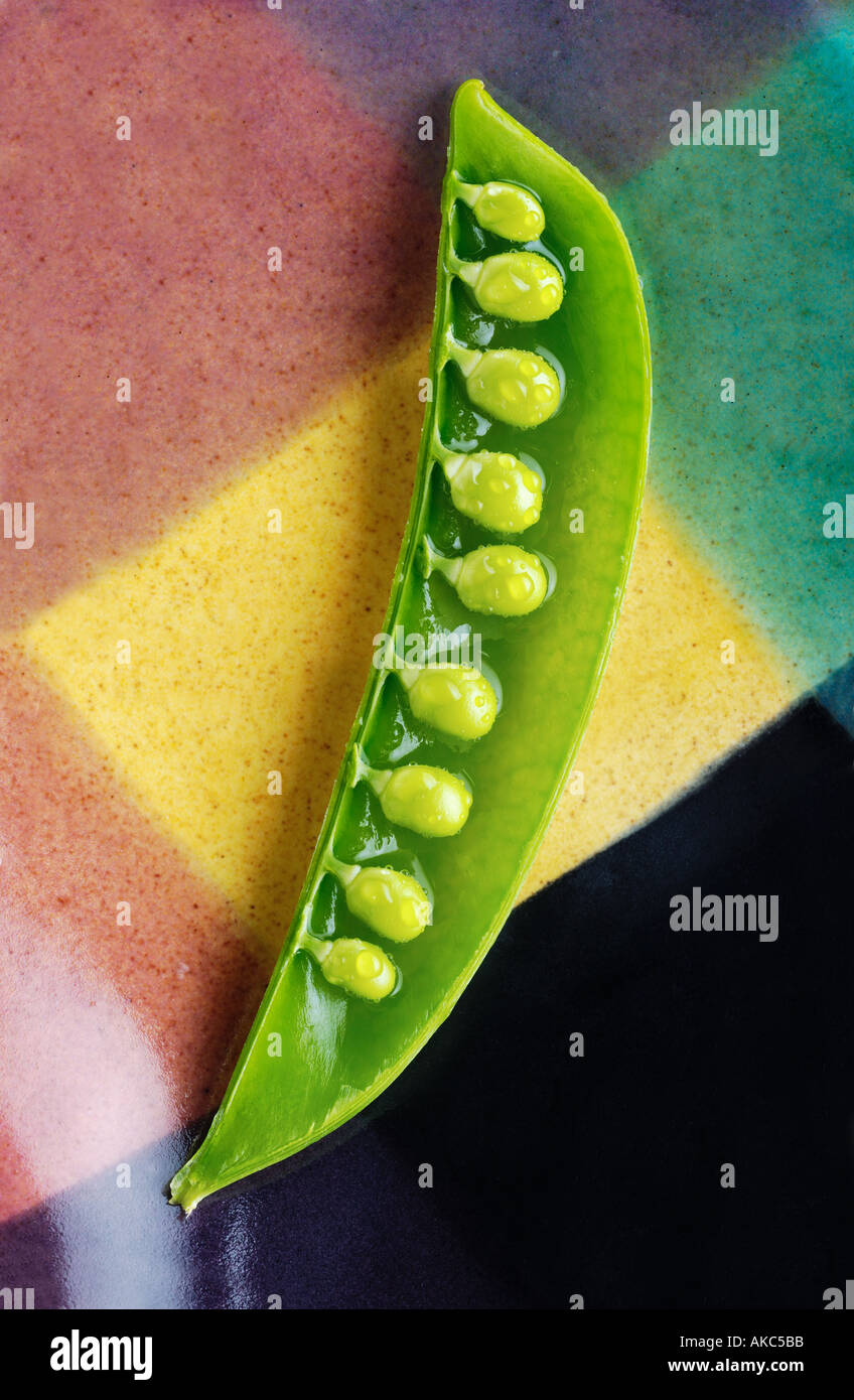 peas in pod Stock Photo - Alamy