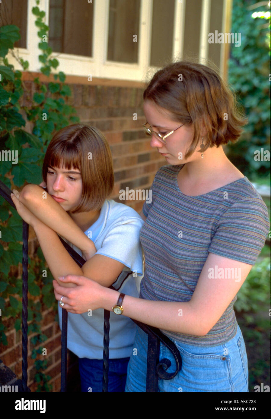 Two teen girls comforting hi-res stock photography and images - Alamy