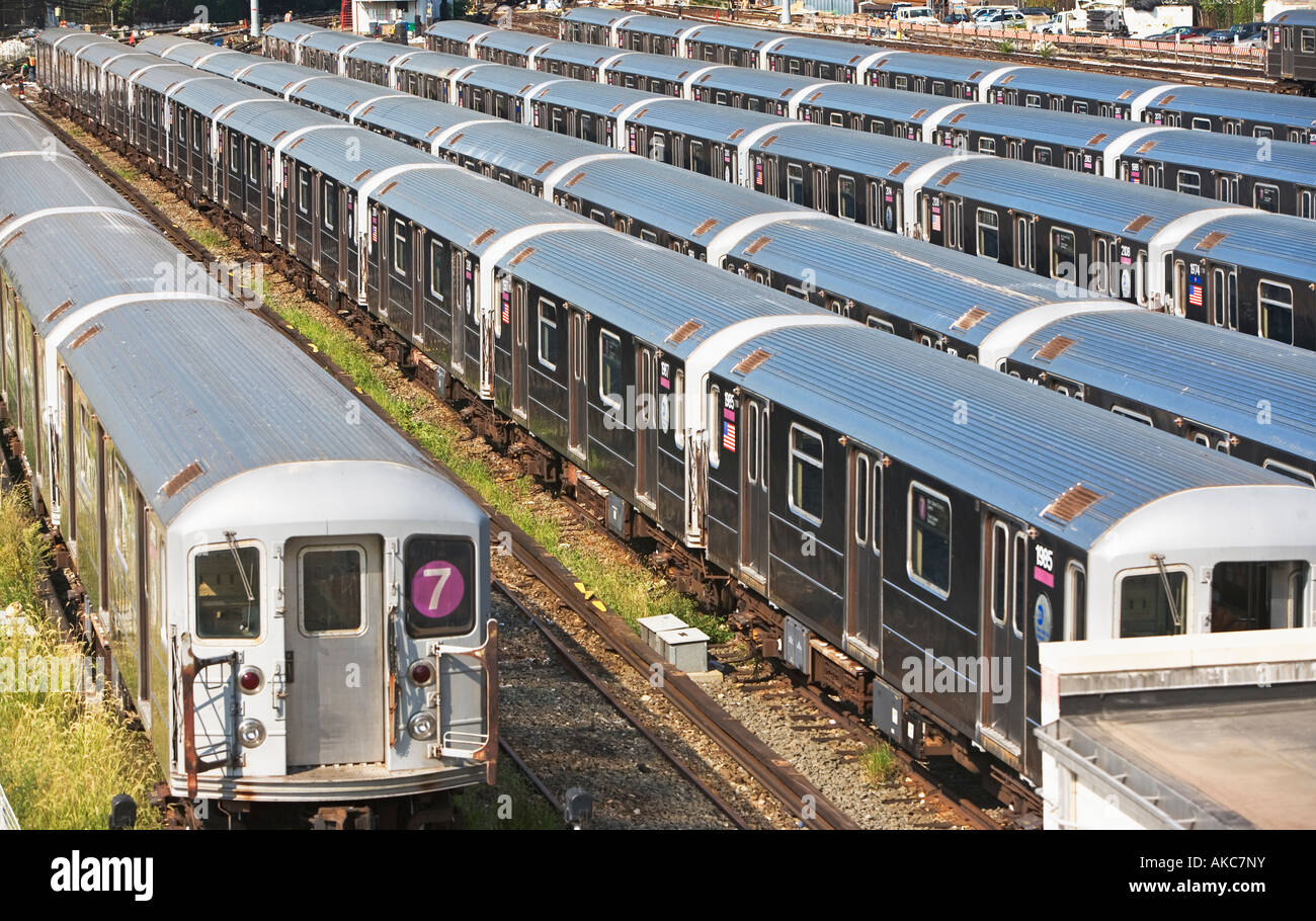 TRAINS, SUBWAY, NEW YORK CITY, SUBWAY STATION, INDOORS, RAILROAD ...