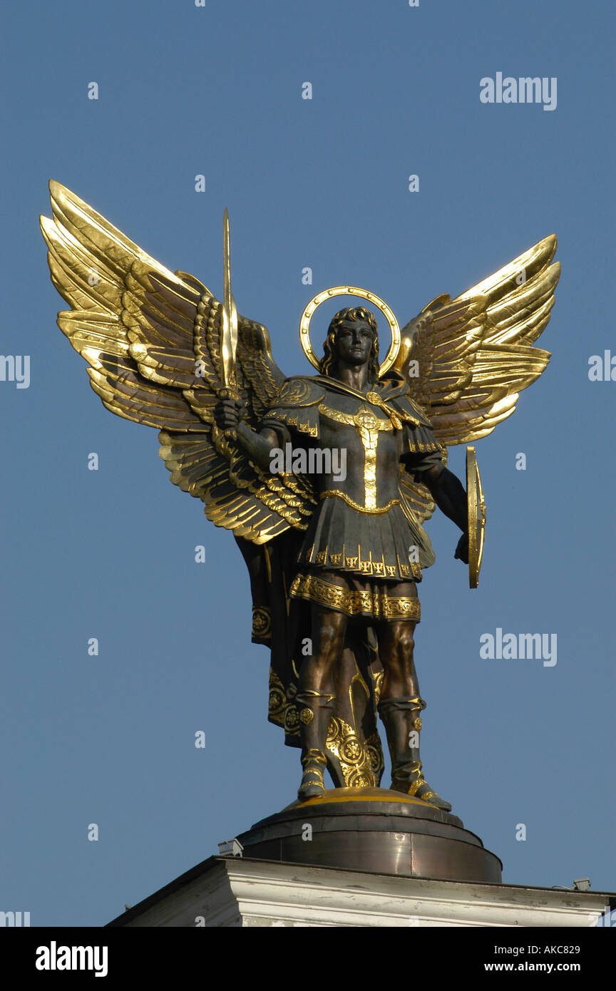 Kiev, Indepedence Square (Majdan), winged statue of a warrior Stock ...