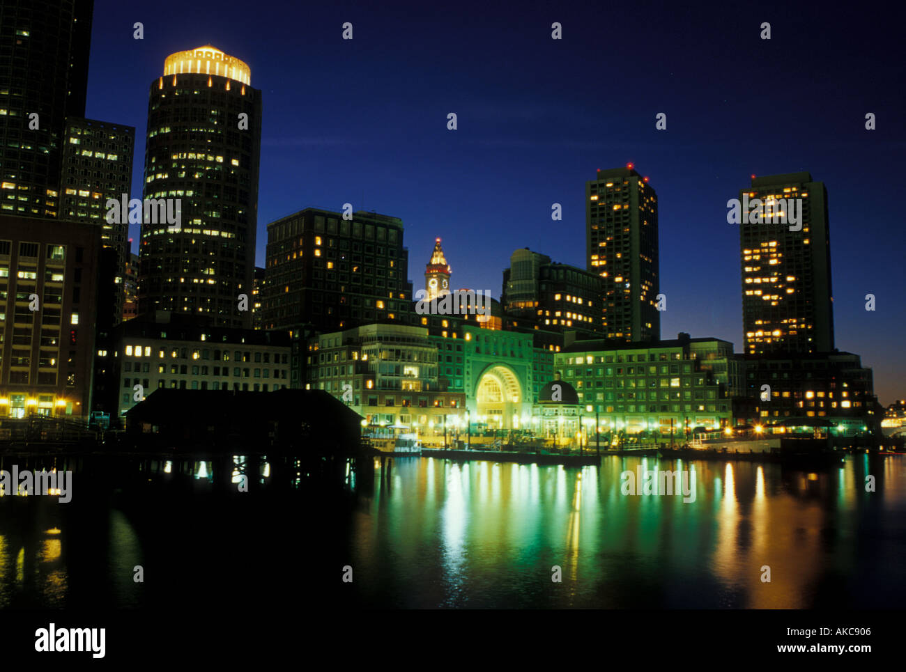 Boston harbor photographs hi-res stock photography and images - Alamy