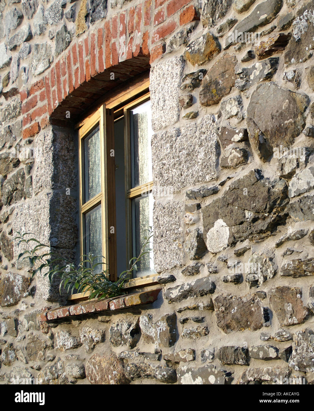 Cornish cottage window hi-res stock photography and images - Alamy