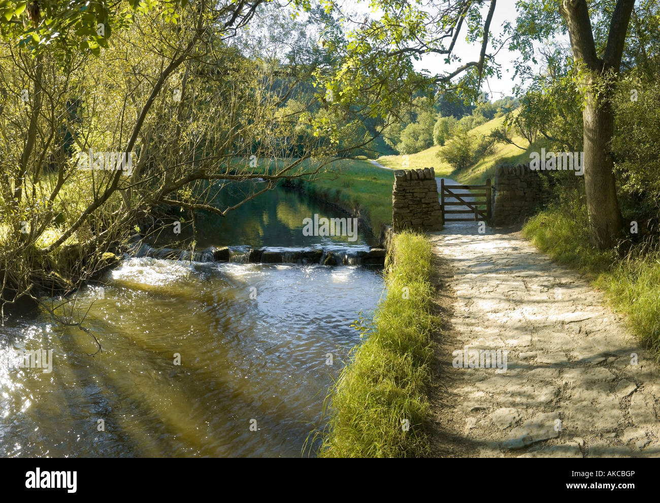 river dove dovedale peak district national park derbyshire ...