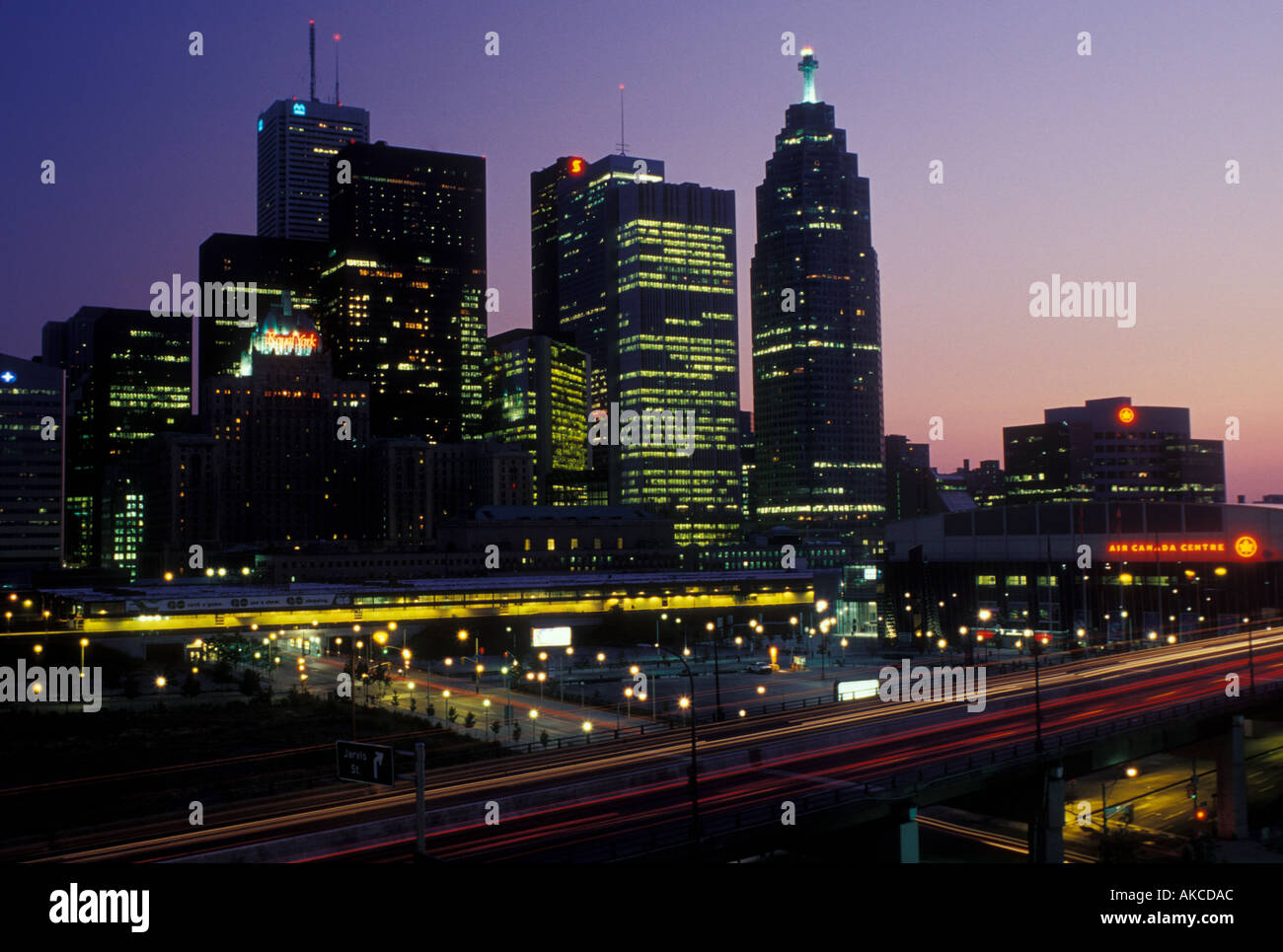 Toronto gardiner expressway night hi-res stock photography and images ...