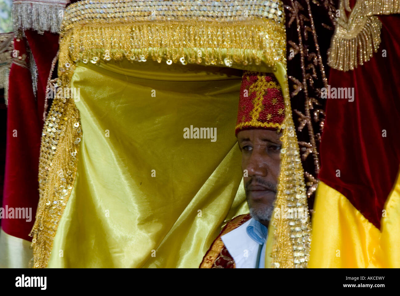 Priest of the Ethiopian Orthodox Tewahedo Church carrying a 'Tabot ...