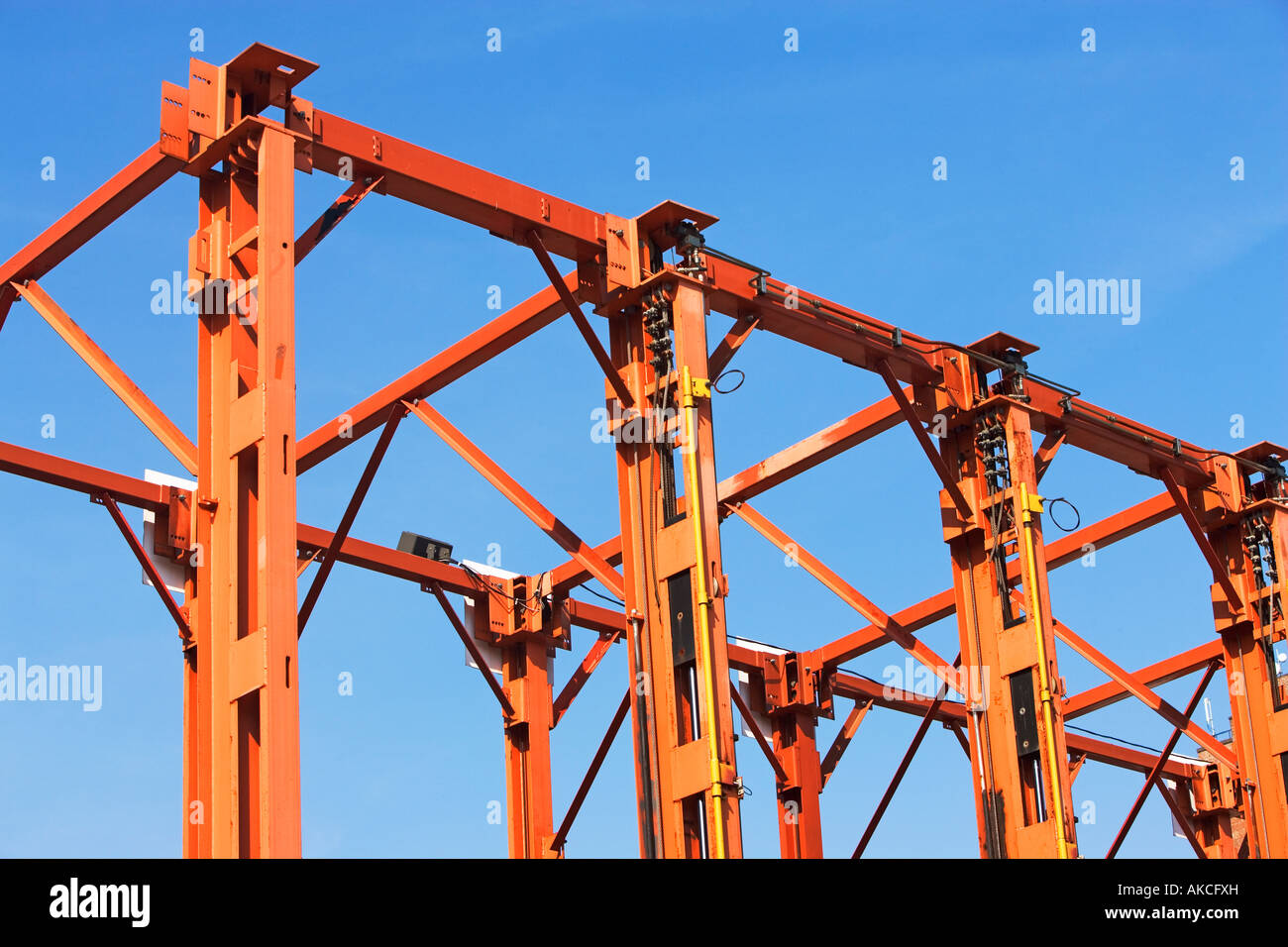 LIFT, METAL, STEEL, BEAMS, BLUE SKY, ANGLES, ANGULAR Stock Photo - Alamy