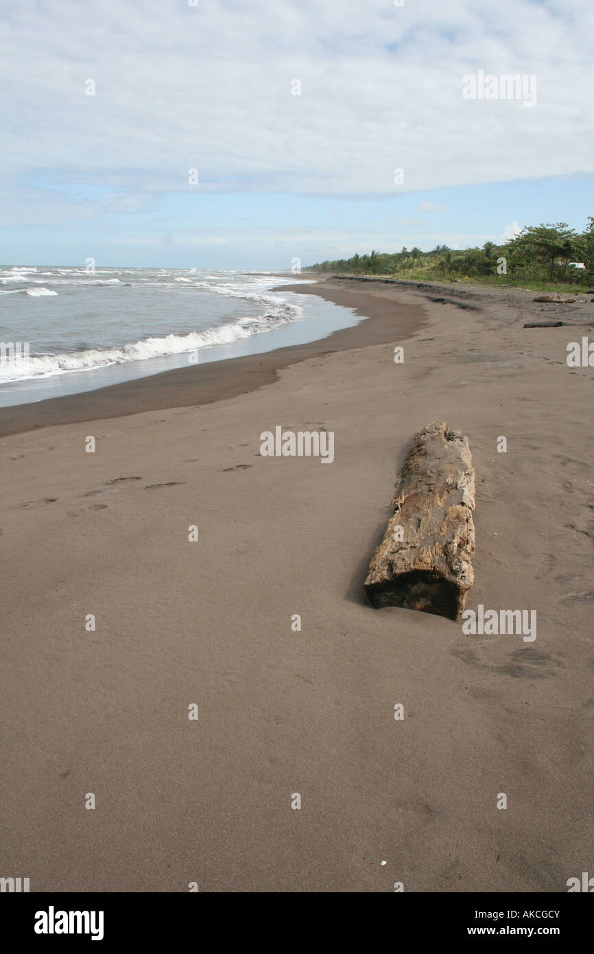 The Atlantic Ocean not far from Tortuguero National Park in eastern ...