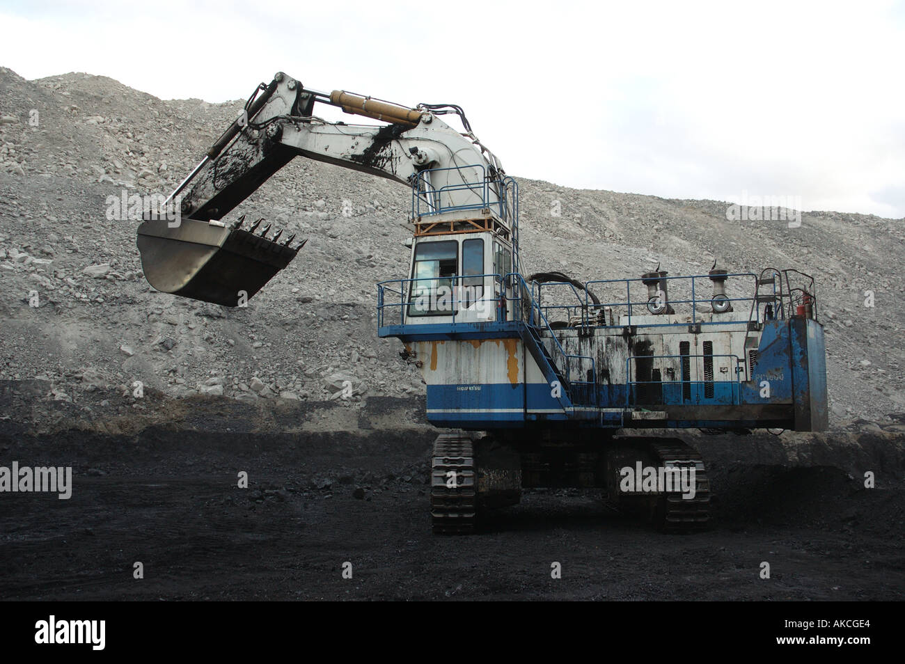 digger loader dirt road Central Queensland open cut coal mine dsc 3943 ...