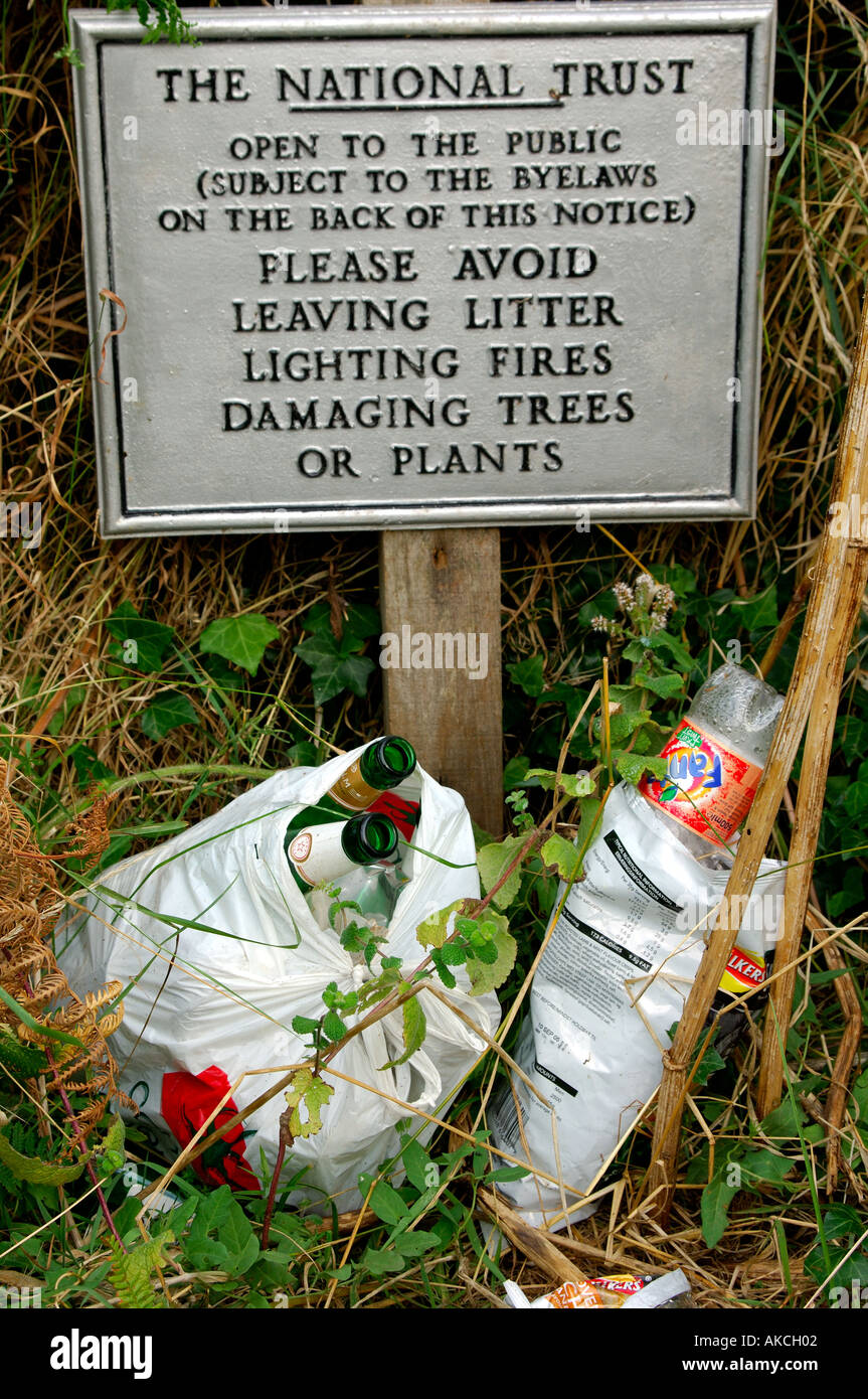 Please not leave rubbish sign hi-res stock photography and images - Alamy