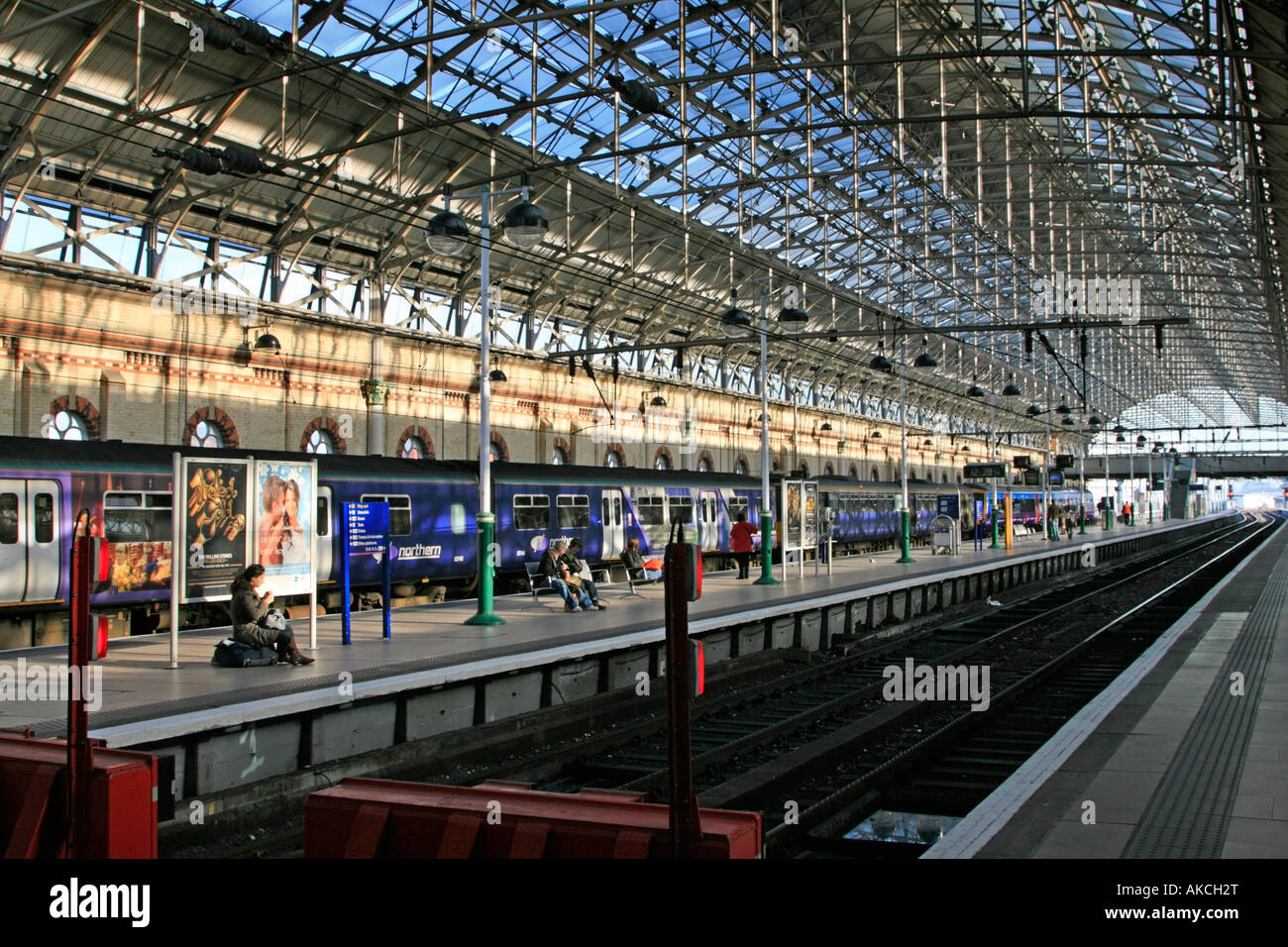 manchester piccadilly mainline railway station manchester midlands ...