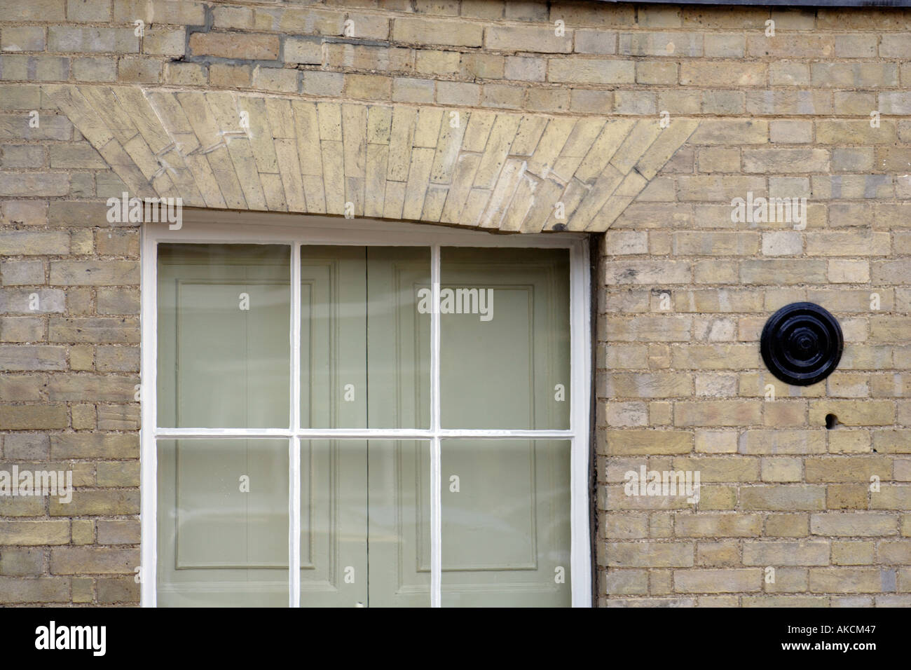 Apparent lintel settlement of Georgian rubbed brickwork over sash ...
