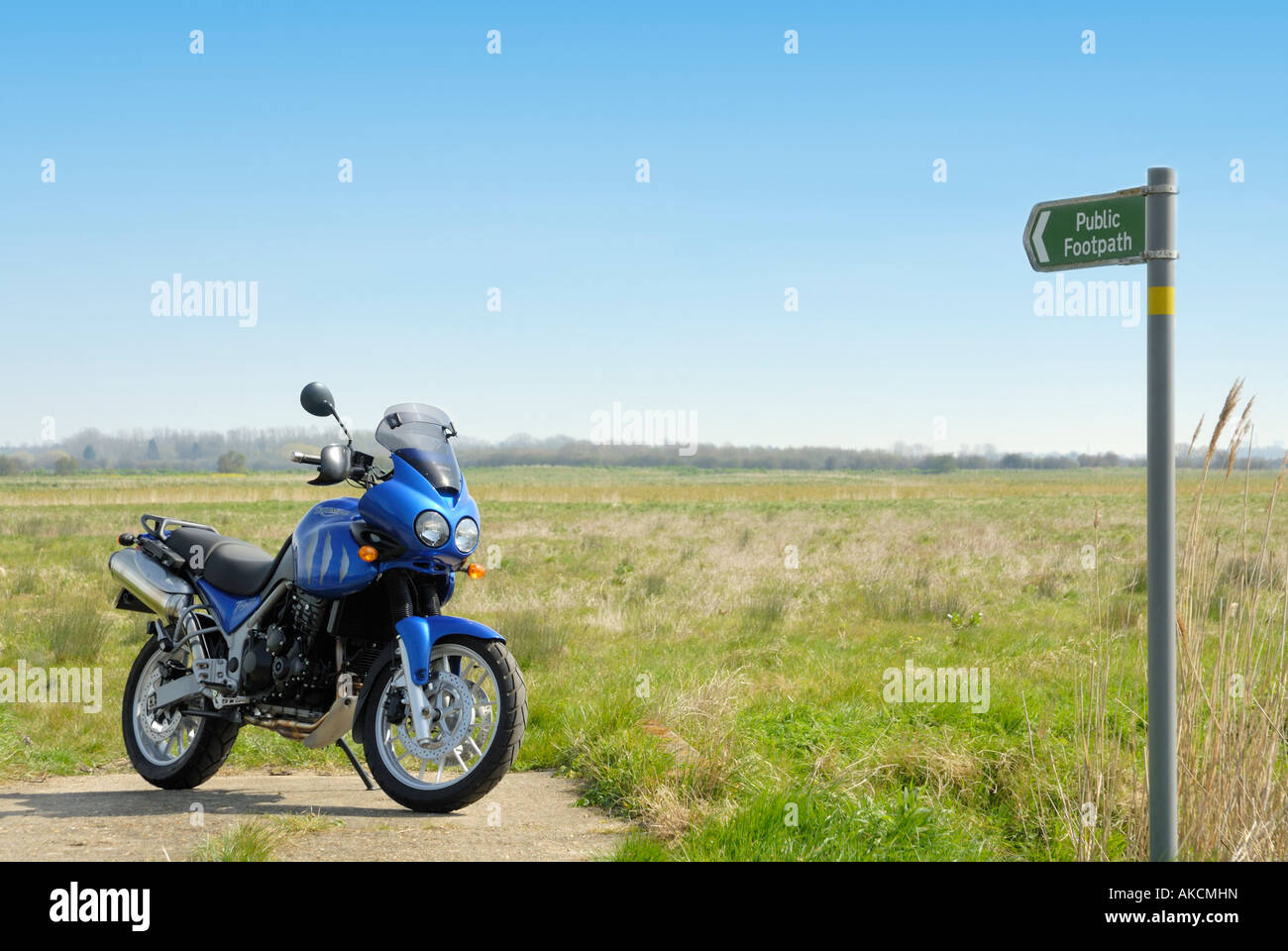Triumph tiger 955i hi-res stock photography and images - Alamy