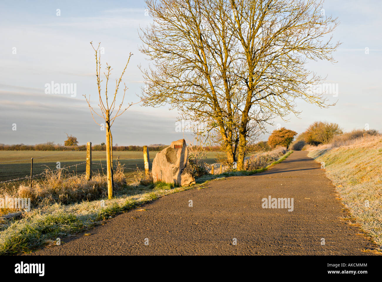 Colliers way cycle track on a frosty morning Stock Photo - Alamy