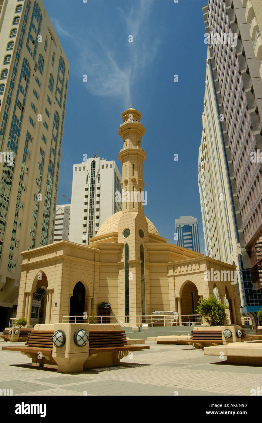 Mosque in downtown Abu Dhabi UAE Stock Photo - Alamy