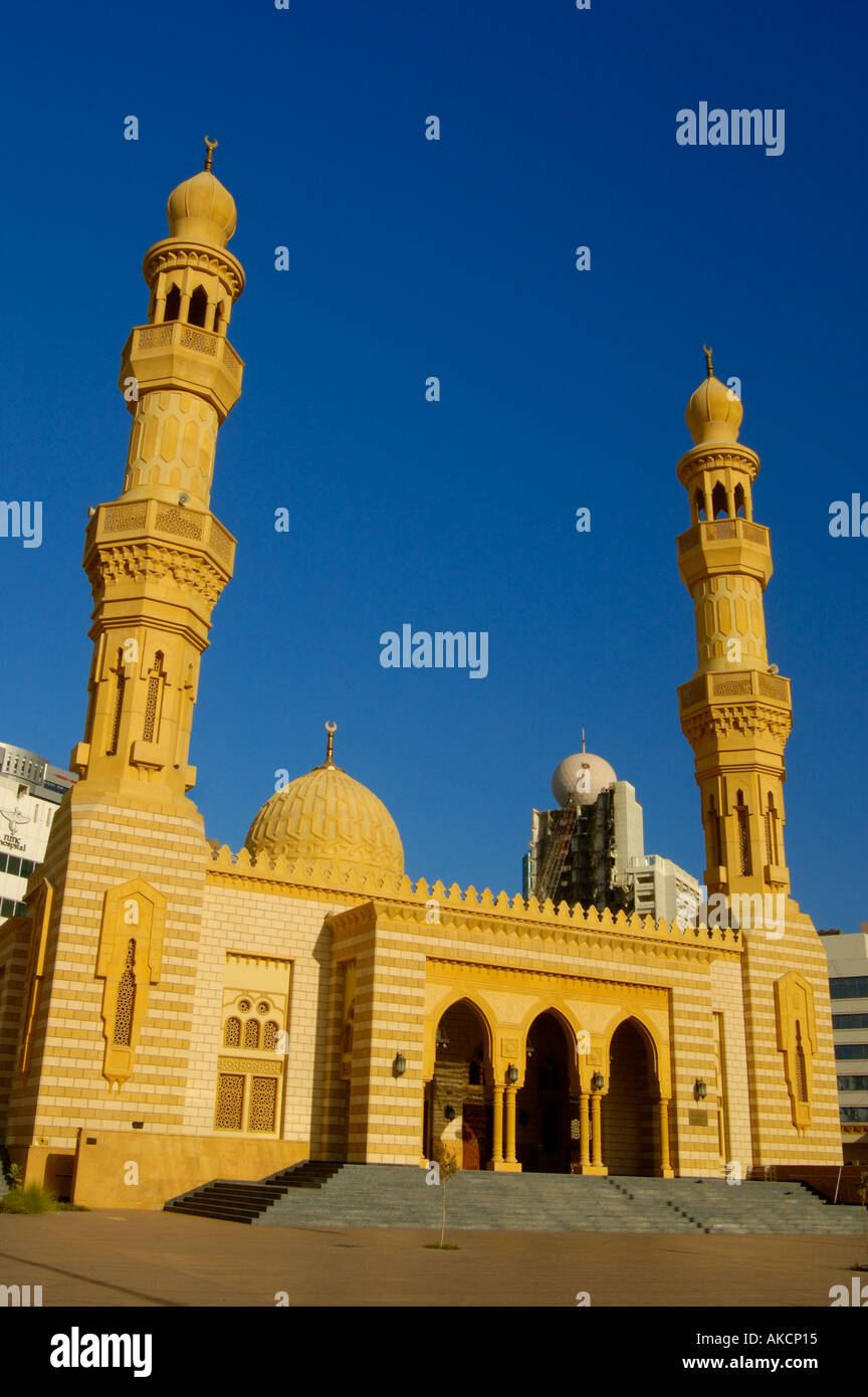Mosque in downtown Abu Dhabi UAE Stock Photo - Alamy