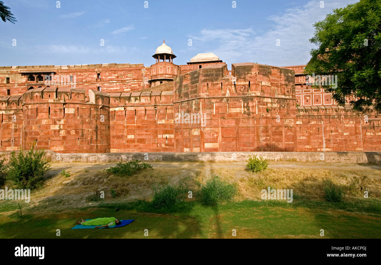 Red fort agra hi-res stock photography and images - Alamy