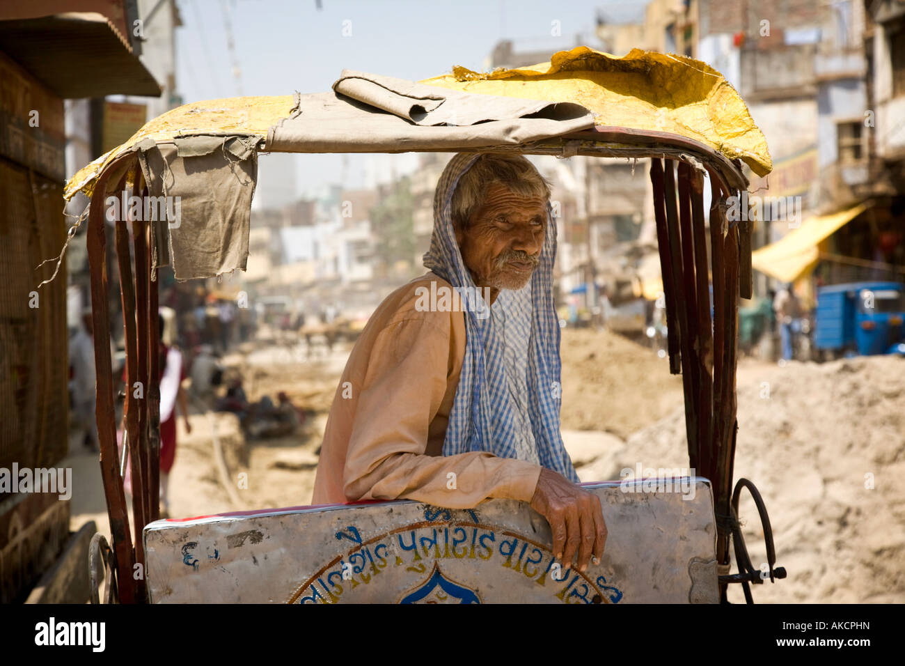 Portrait elderly rickshaw driver hi-res stock photography and images ...