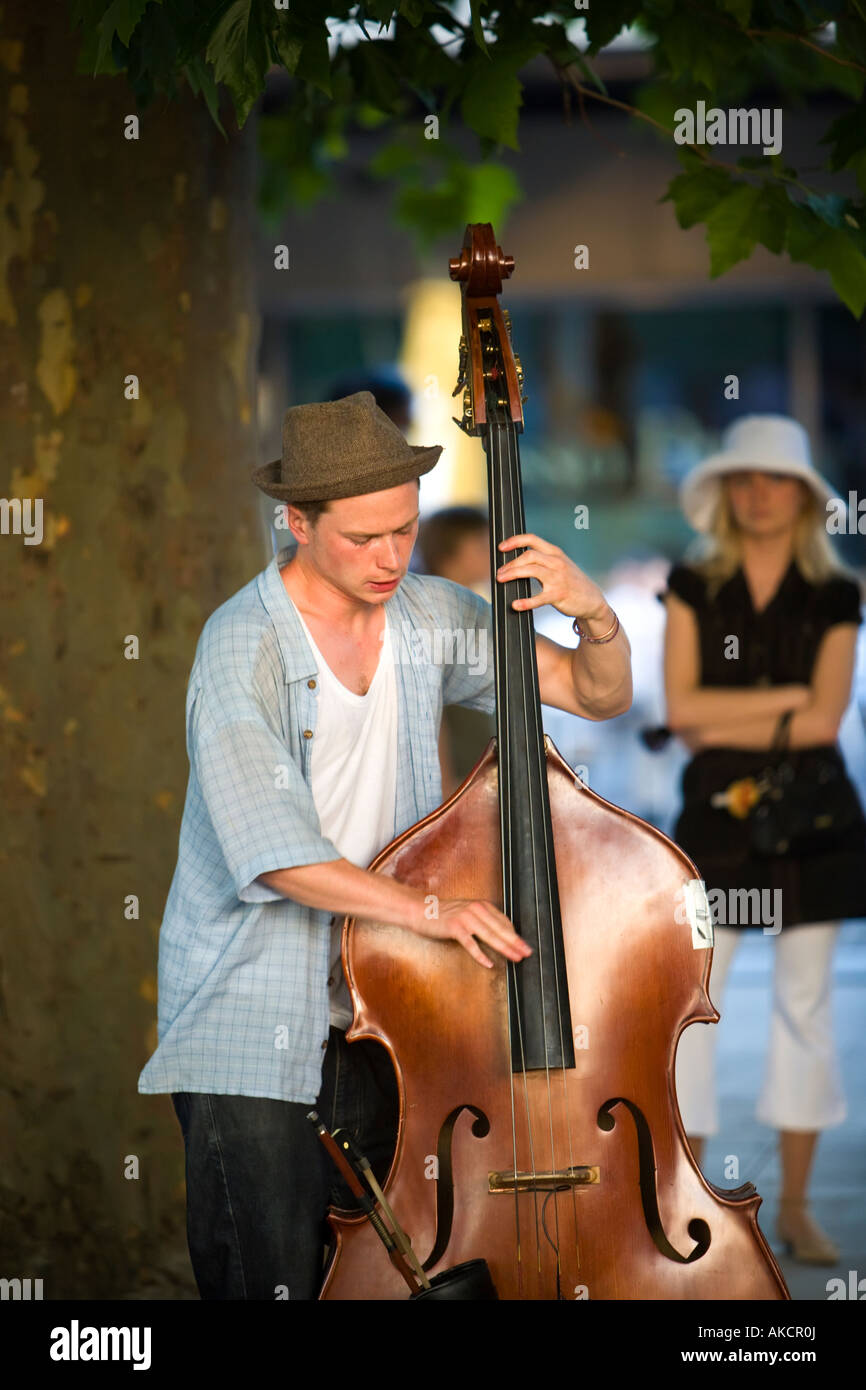 Double bass busk busker hi-res stock photography and images - Alamy