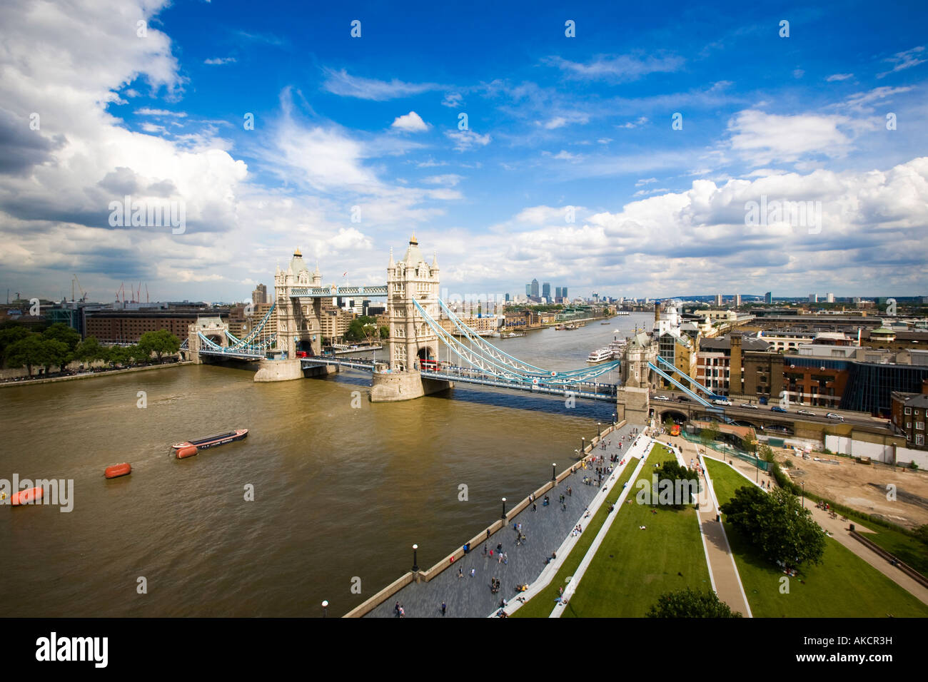 Thames river aerial birds eye view hi-res stock photography and images ...