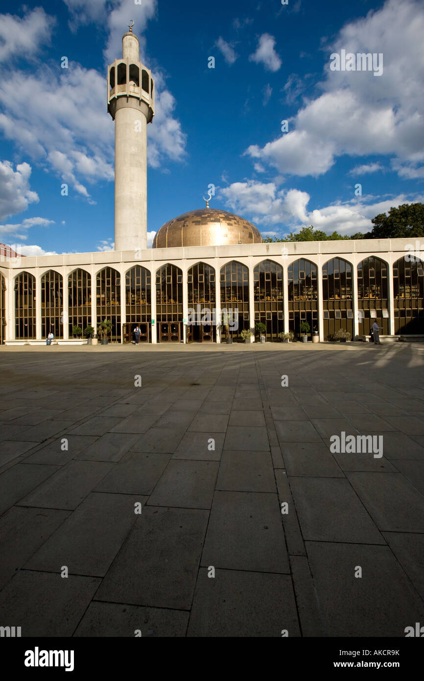 The London Central Mosque and Islamic Cultural Centre. London, England ...