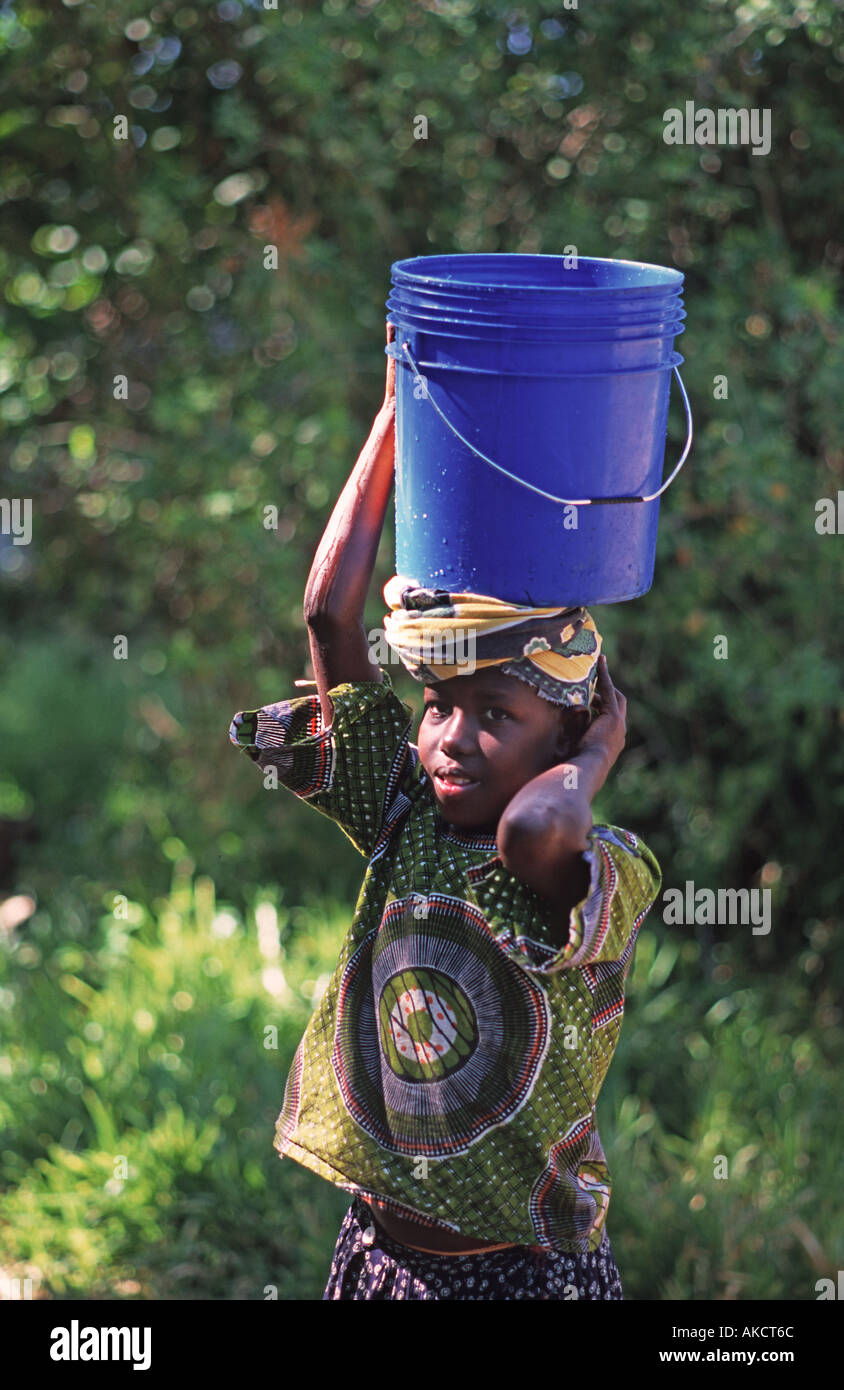 African child carrying bucket on head hi-res stock photography and ...