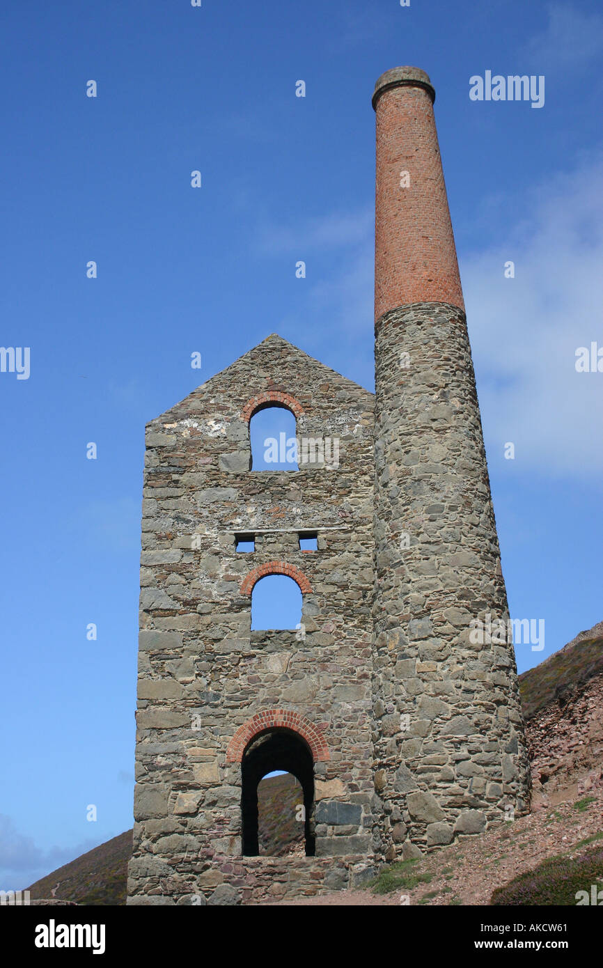 Cornish Engine house Stock Photo - Alamy
