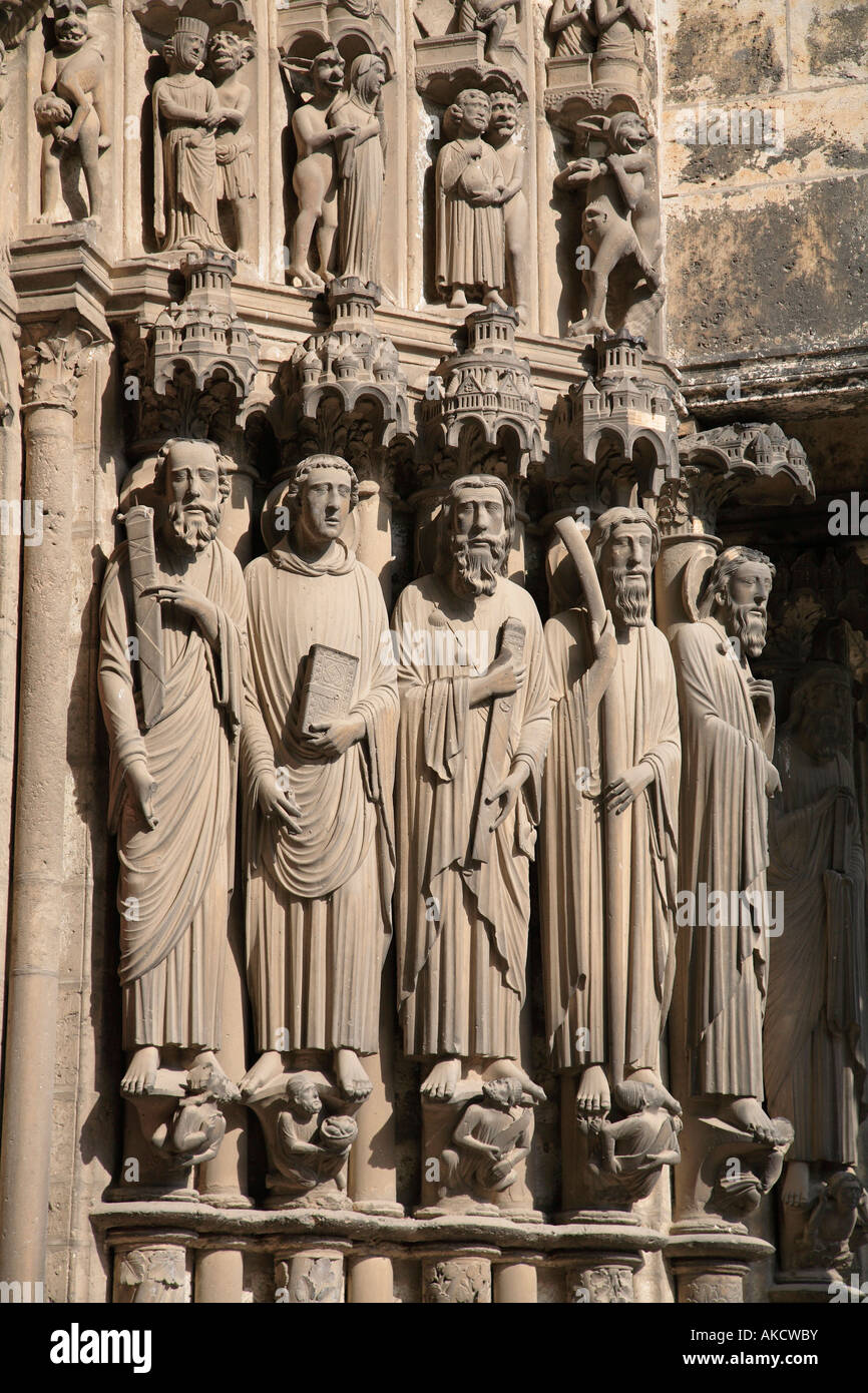 Statues chartres cathedral france hi-res stock photography and images ...