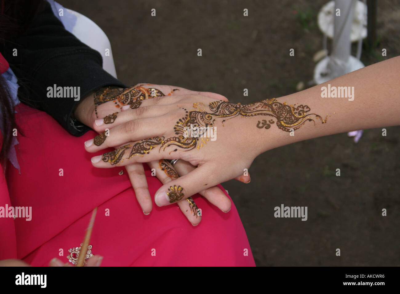 Hena hands hi-res stock photography and images - Alamy
