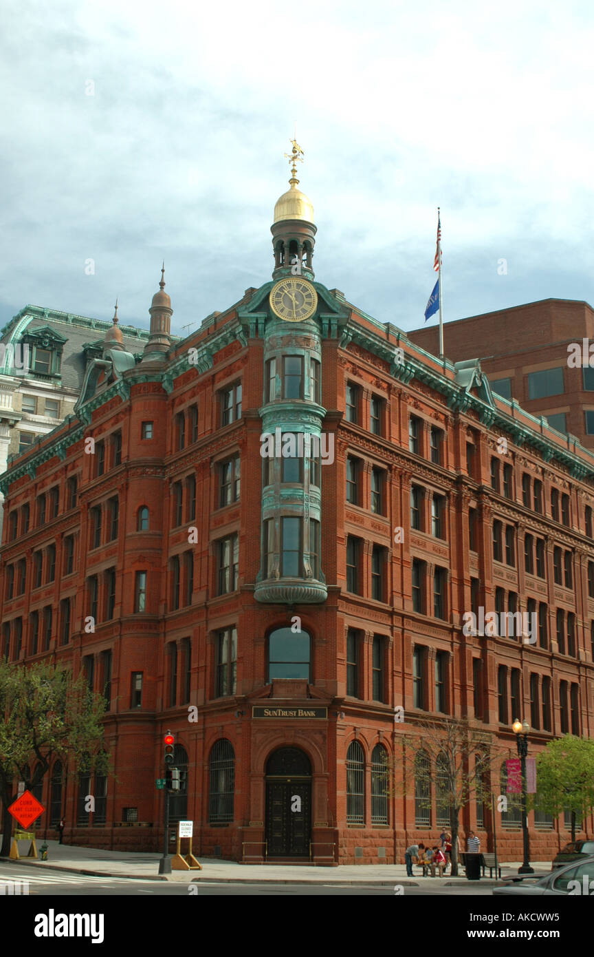 WASHINGTON DC SUN TRUST BANK BUILDING ON CORNER OF 15TH STREET AND ...
