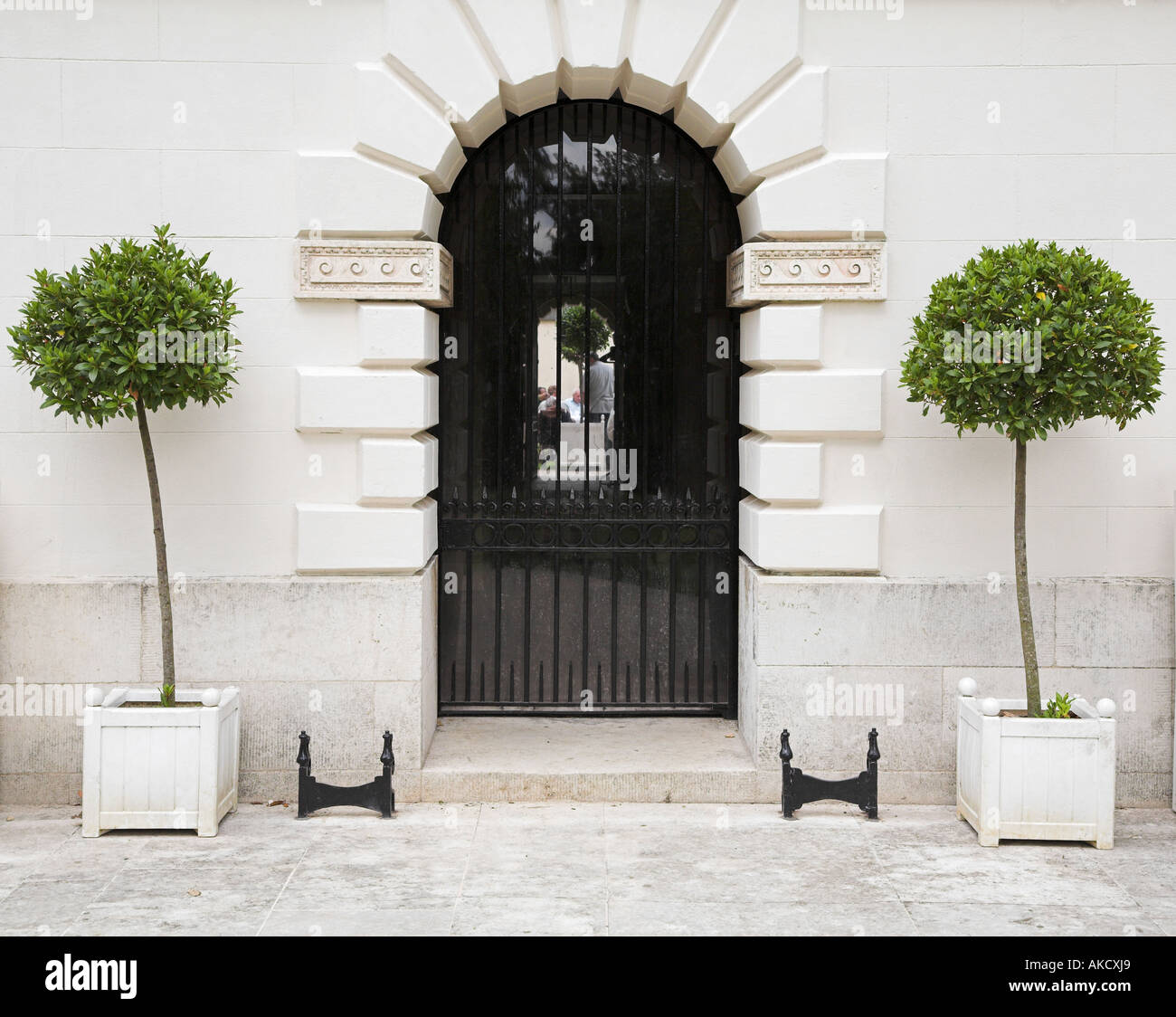 Clipped bay trees flank a doorway at Chiswick House London Stock Photo ...