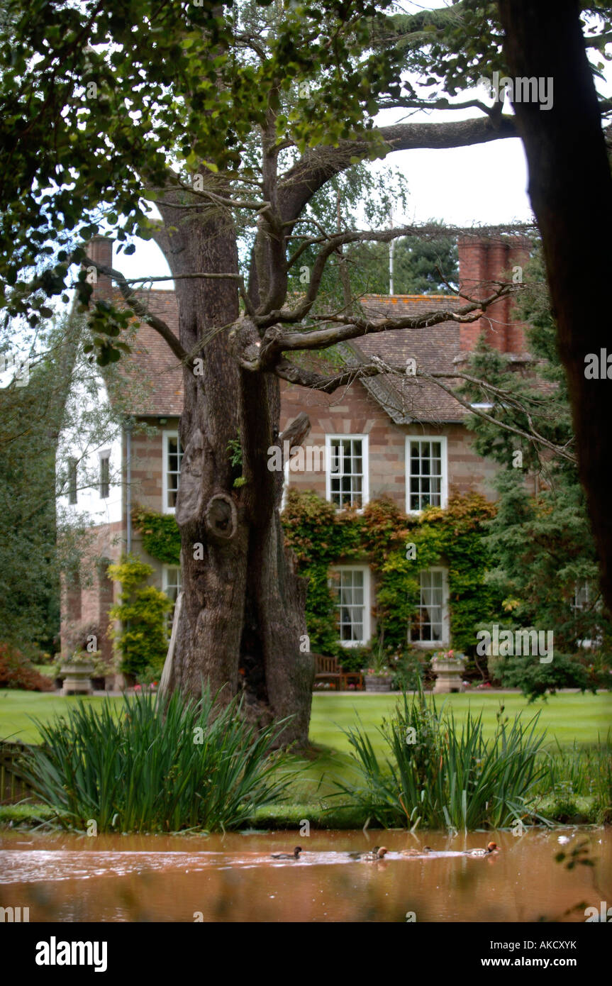 THE LAKE AT RUDHALL MANOR NEAR ROSS ON WYE HEREFORDSHIRE UK Stock Photo ...