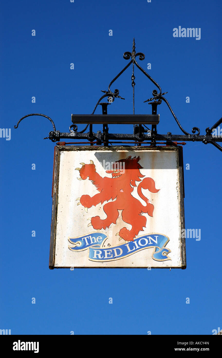 Red lion old pub sign hi-res stock photography and images - Alamy