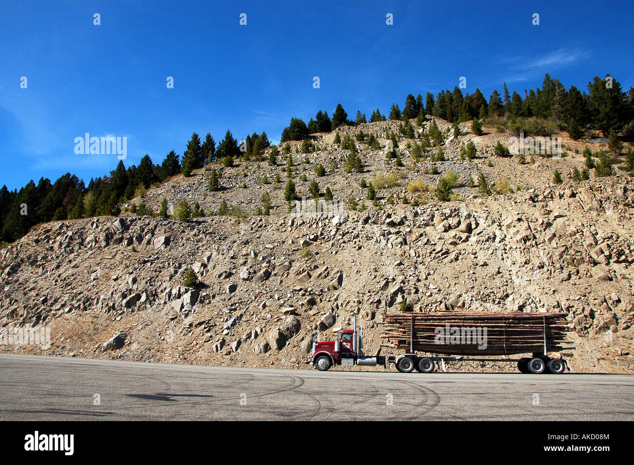 Truck going uphill hi-res stock photography and images - Alamy