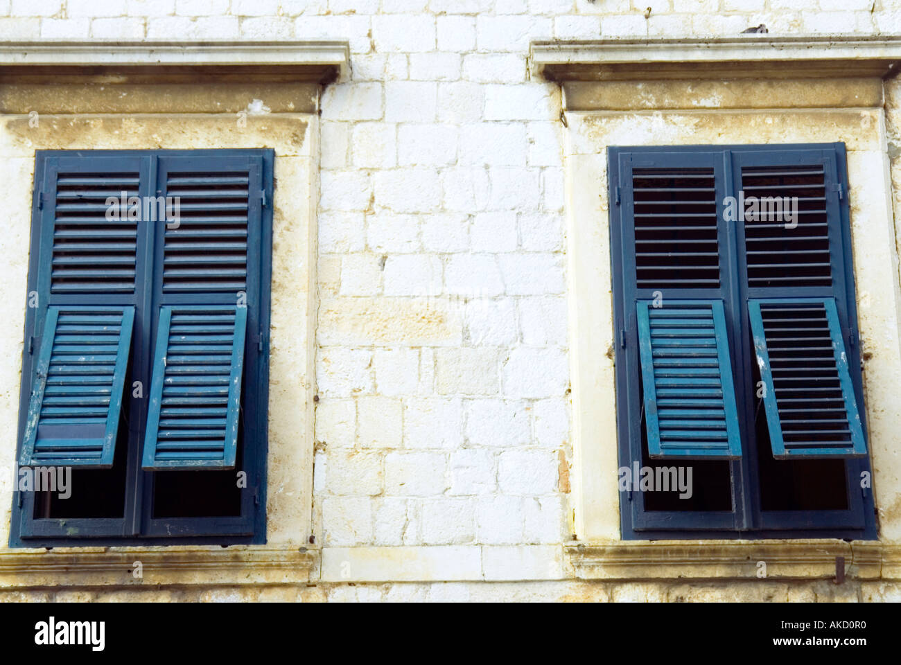 Shattered windows hi-res stock photography and images - Alamy