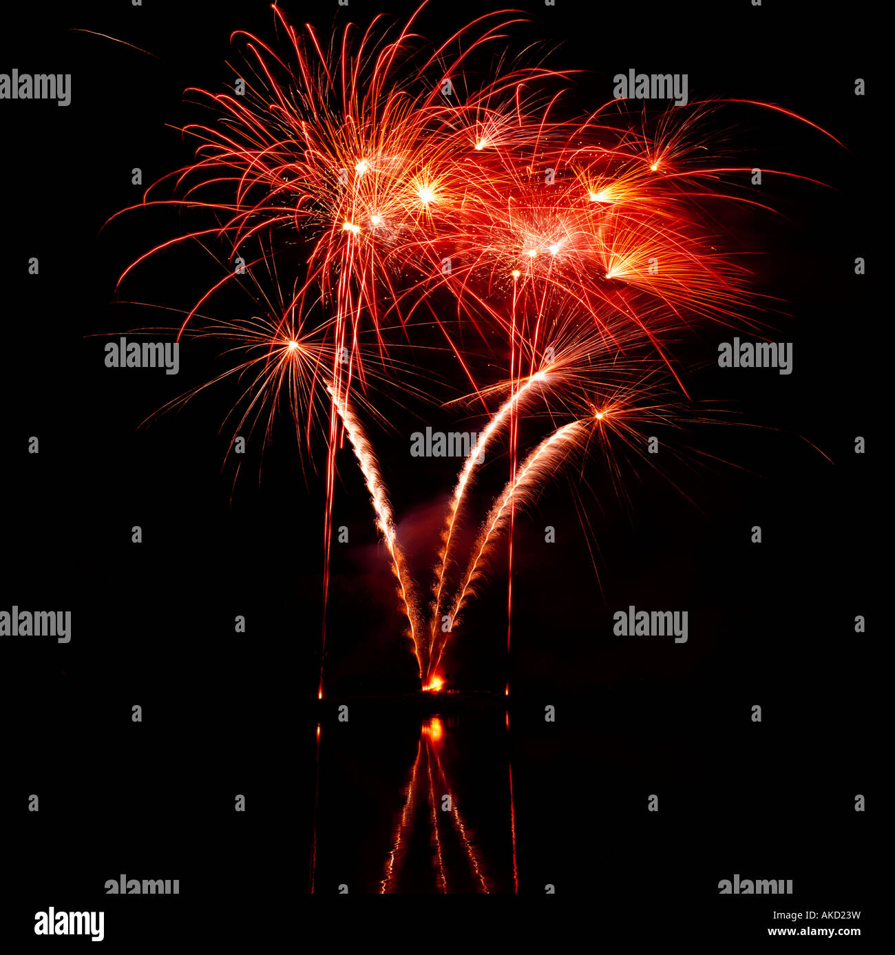 Fireworks reflected in water hi-res stock photography and images - Alamy