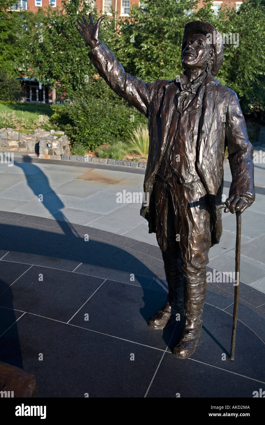 Detail of man waving to arriving immigrants, Irish Famine Memorial Penn ...