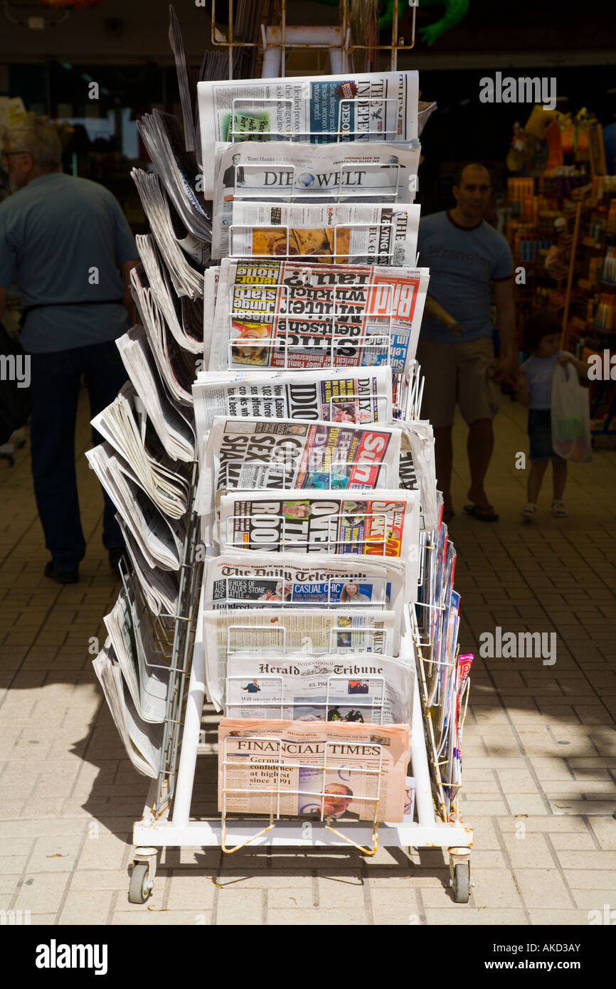 News stand hi-res stock photography and images - Alamy